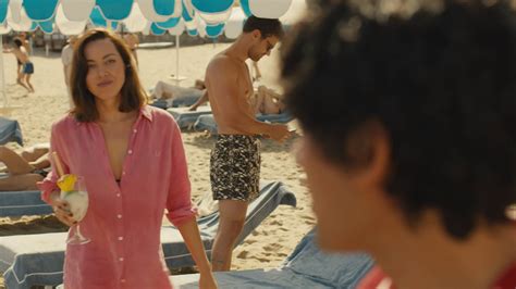 AusCAPS Theo James Shirtless In The White Lotus 2 06 Abductions