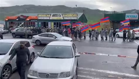 Հայաստանի և Արցախի դրոշները՝ Դիլիջան Սևան ավտոճանապարհին Alphanews