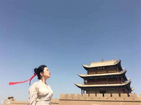 敦煌鳴沙山是家級重點旅遊風景名勝區山如虬龍蜿蜒金光燦燦 每日頭條