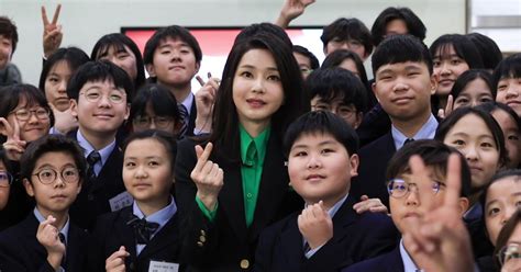 김 여사 동경한국학교 방문문화·교육엔 국경 없다