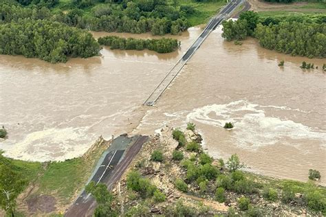 Flooding And Intense Rain Batter Queensland Coast As Bom Warns Weather