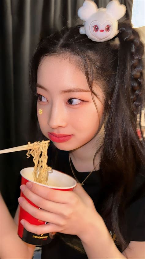 Pin By Ryan On Twice Twice Dahyun Nayeon Pretty Angel