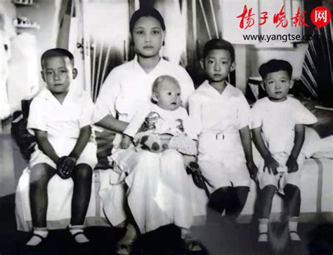 梅兰芳大师的孙子向泰州梅纪馆赠送藏品手机新浪网