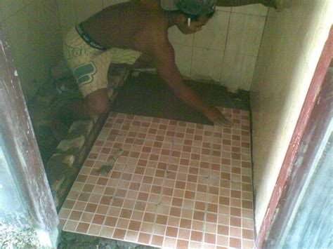 Pemasangan Keramik Kamar Mandi Infrastruktur Desa