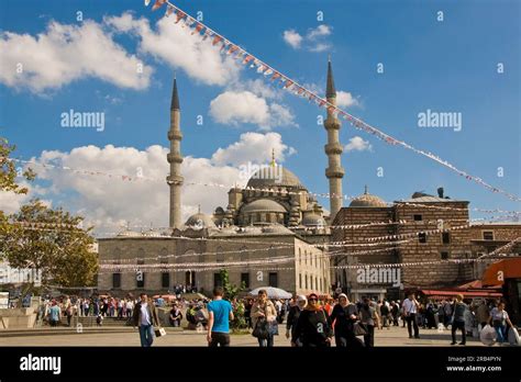 Yeni Cami Valide Sultan Mosque Istanbul Turkey Stock Photo Alamy