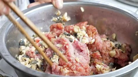 清明螺，赛肥鹅！六墩村美食达人教你制作农家田螺塞肉，赶快收藏吧！澎湃号·政务澎湃新闻 The Paper