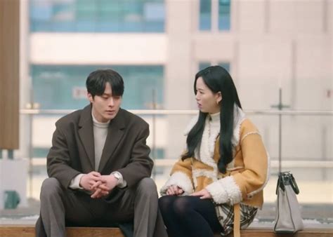 Kang Han Nas Twist Hoop Earrings In K Drama My Roommate Is A Gumiho
