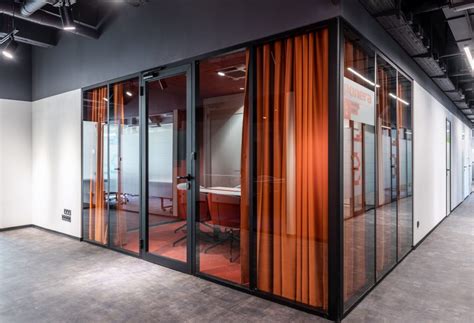 Modern Glass Panelling Design Ideas For Your Office Or Home