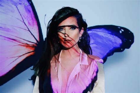 Fíjate La Nueva Canción De Mimi Rose Bravo Revista