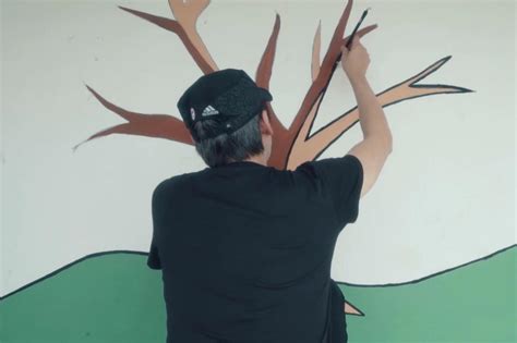 探访山区留守儿童看到墙上的字迹不禁感叹终于做对了一件事