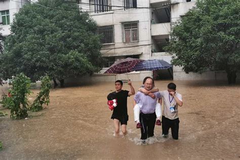 学校党员干部全力投入防汛救灾工作 党委宣传部
