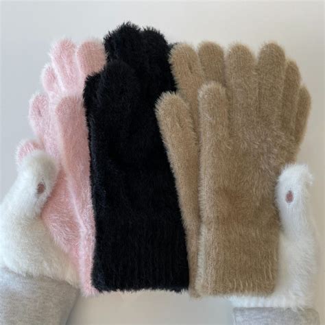 겨울 필수템 앙고라 핑거홀 털 니트 손가락구멍 스마트폰 터치 장갑 에이블리