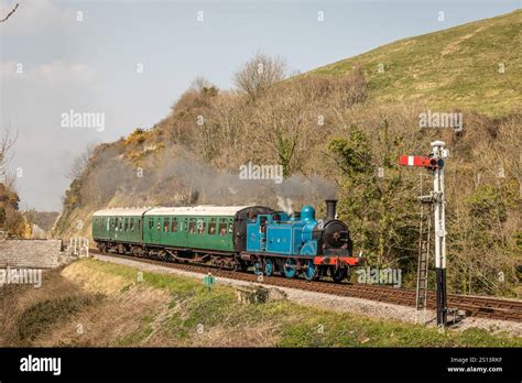 Cr 439 Class 0 4 4t No 419 Arrives At Corfe Castle Station On The