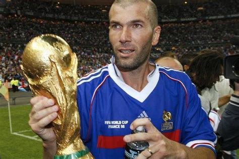 أفضل 10 لاعبين في تاريخ كأس العالم ملاعب