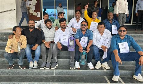 बंद स्ट्रीट लाईट साफ सफाई अन्य समस्याओं को लेकर कांग्रेस पार्षदों ने