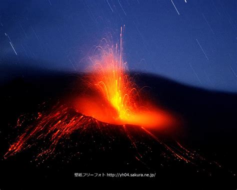 桜島昭和火口の噴火と星の光跡高画質 12801024 デスクトップ無料壁紙