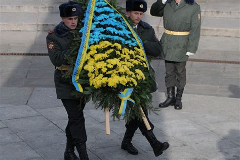 Кличко вшанував память загиблих з нагоди 73 ї річниці звільнення Києва від нацистів Вечірній Київ