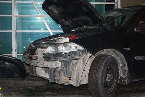 №16 — (Освещение) Ходовые огни в передние фары. — Renault Megane II, 1 ...