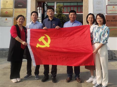 红色铸就初心 书香浸润心灵 ——湖州市教师继续教育中心党支部赴潞村开展主题党日活动
