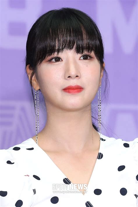 포토s 에이핑크 윤보미 돋보이는 레드립 Spotvnews 연예인 댄서 미니앨범