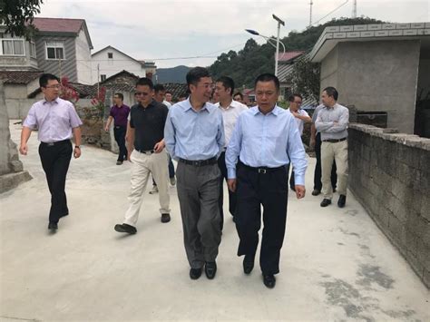 院领导陪同中国建材集团总经理曹江林一行到石台县考察调研扶贫工作合肥水泥研究设计院有限公司