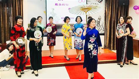 环卫女工“旗袍秀” “黄马甲”也有别样美 江都日报
