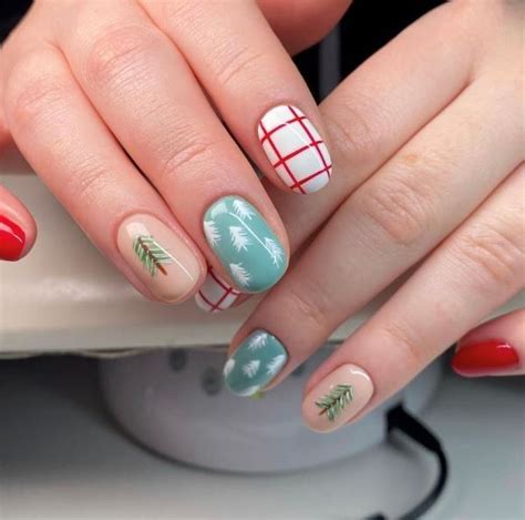 77 Fun And Festive Christmas Nails To Copy In 2024 Chaylor And Mads