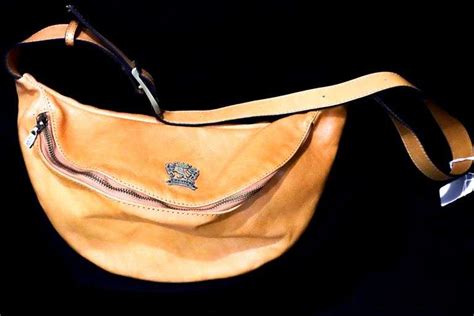 Pratesi Firenze Pebble Leather Pocket Crossbody Bag Made In Italy Bunting Online Auctions
