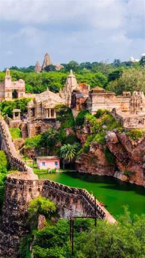 List Of 10 Biggest Forts In India