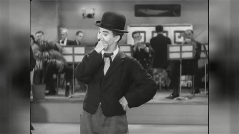 رقص چارلی چاپلین لبخند بزن و شاد باش دوست من