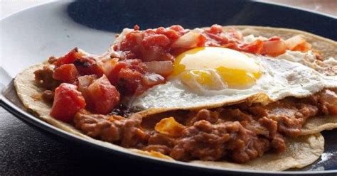 Aprendiendo a preparar huevos rancheros Sabrosía