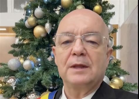Video Emil Boc A Venit Cu „plugușorul” De Anul Nou Care A Fost