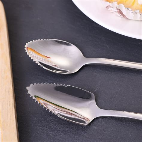 Лъжица за грейпфрут с назъбен ръб 304 неръждаема стомана с дълга дръжка Лъжици за изстъргване