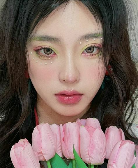 𝑠𝑎𝑣𝑒 𝑓𝑜𝑙𝑙𝑜𝑤 Character Makeup Flower Makeup Fashion Makeup