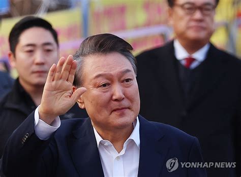 속보 윤석열 대통령 체포 52일만에 풀려나 Radio Seoul