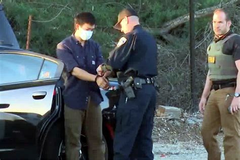 现场画面：fbi出动大批警力 突袭逮捕一名24岁华裔退伍兵凤凰网视频凤凰网