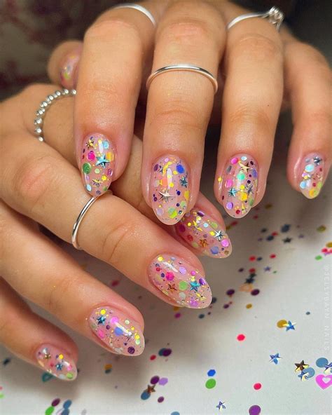 Uñas confetti 10 ideas para llevar el mani con puntos que está en
