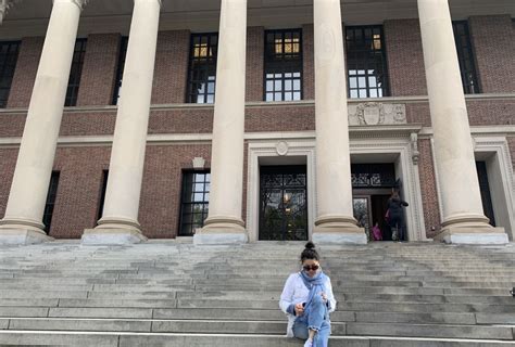 美国哈佛大学、校门最小的学府……