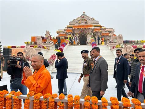 Cm Welcomed Guests Who Arrived At Temple Premises For Pran Pratishtha