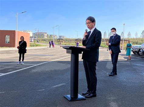 ЭНЭХҮТөв 2 т түргэн тусламжийн автомашин хүлээлгэн өглөө E Mn