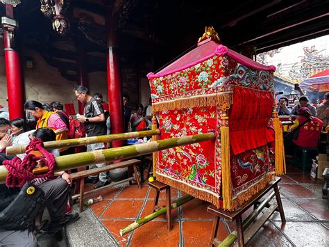 白沙屯媽祖超跑為何是粉紅色？藤竹神轎藏巧思：保護靈力 Enews新聞網