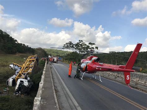 Falcão resgata vítimas de acidente carreta cegonha no interior de Alagoas Piloto Policial