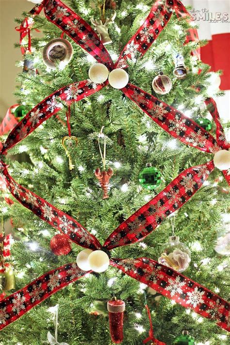 How To Crisscross Ribbon On A Christmas Tree For A Unique Look