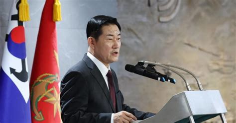신원식 “정예선진 강군건설” 유인촌 “문화로 국민에 위로”