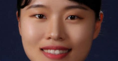 육사 졸업식 4년 연속 여생도가 대통령상