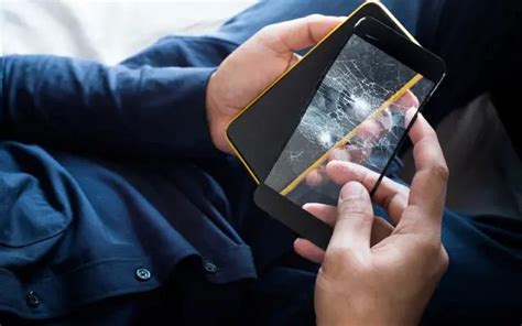 How To Remove A Glass Or Plastic Screen Protector Safely The Tech Edvocate