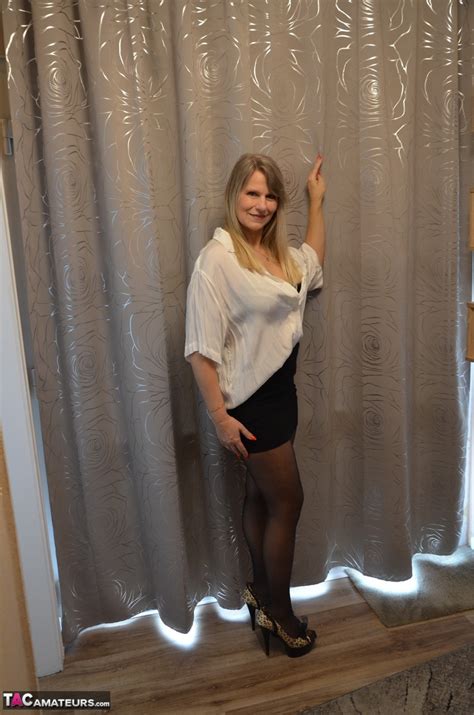 Middle Aged Blonde Sweet Susi Removes Her Clothes Before Pulling Down