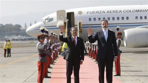 Gustavo Petro Ya Está En Guatemala Para La Posesión Del Presidente