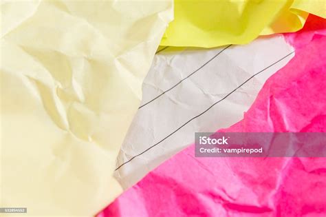 성공 컨셉입니다 및 아이디어예요 구겨진 종이 텍스트를 위한 공간 가로세로 낱말퍼즐에 대한 스톡 사진 및 기타 이미지 가로세로