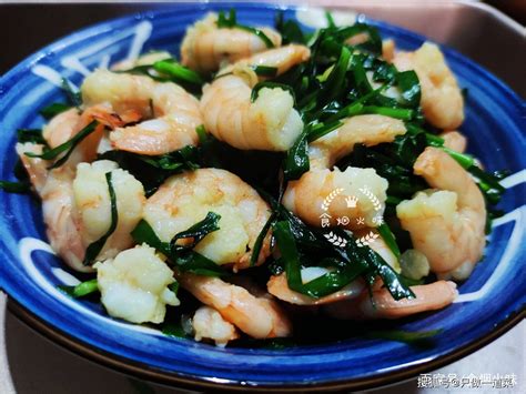 婆婆在顶楼种了好些蔬菜，用它来搭配韭菜煮，味道更上一层膳食养生频道东方养生
